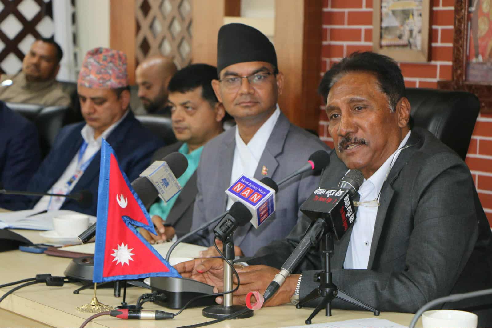 संयुक्त अरब ईमिरेट्स (युएई) जाने नेपाली श्रमिकको तलब बढ्यो | Himal Times