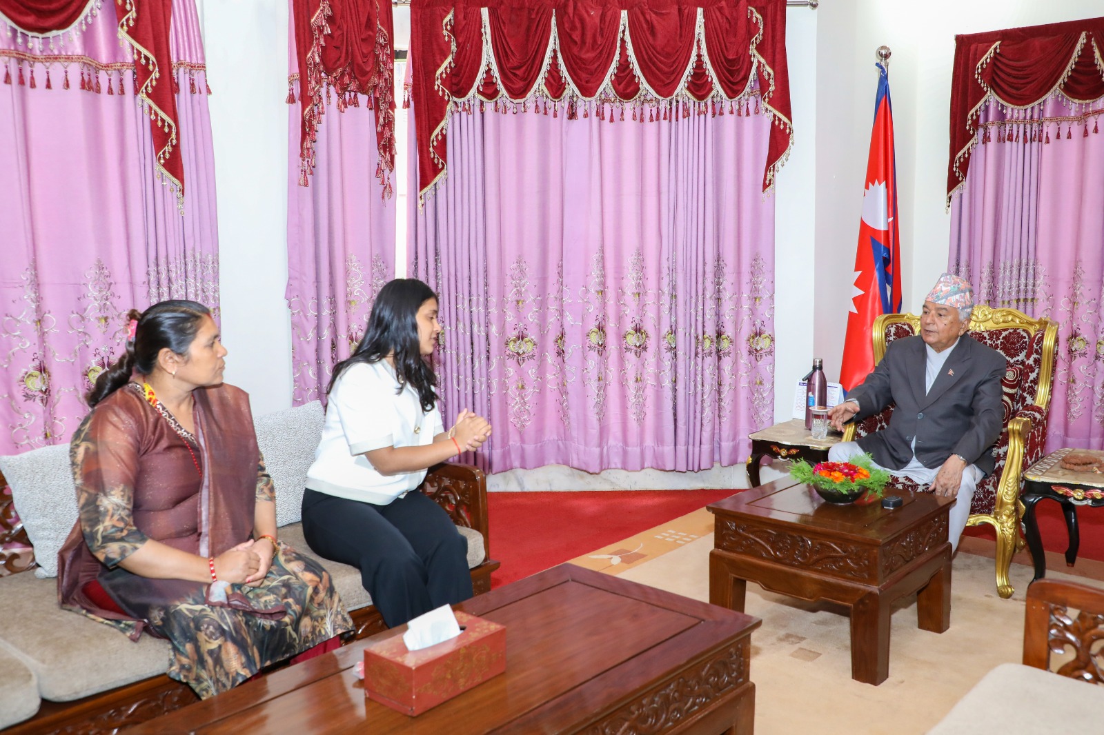 राष्ट्रपतिसँग विपिन जोशीका परिवारको भेंट | Himal Times